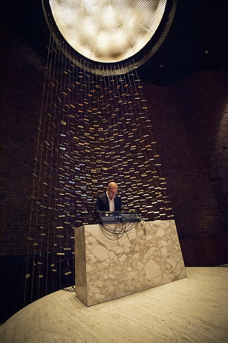 Visiting Artist Florian Hecker's Sound Art Explores "Auditory Chimera ...